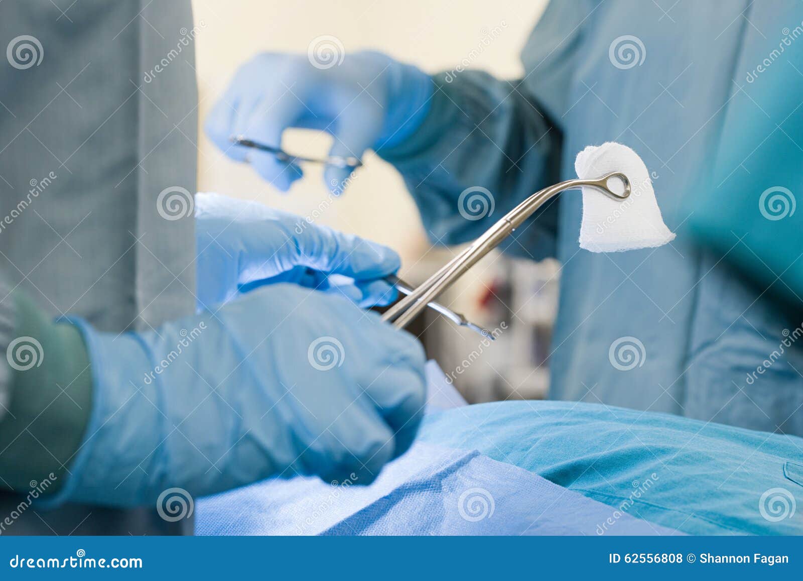 Surgeons Performing Operation Stock Photo - Image of check, life: 62556808