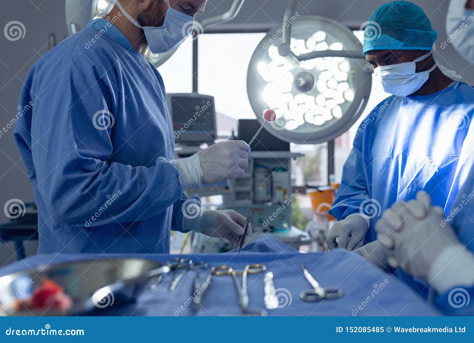 Surgeons Performing Surgery in Operation Room Stock Image - Image of ...