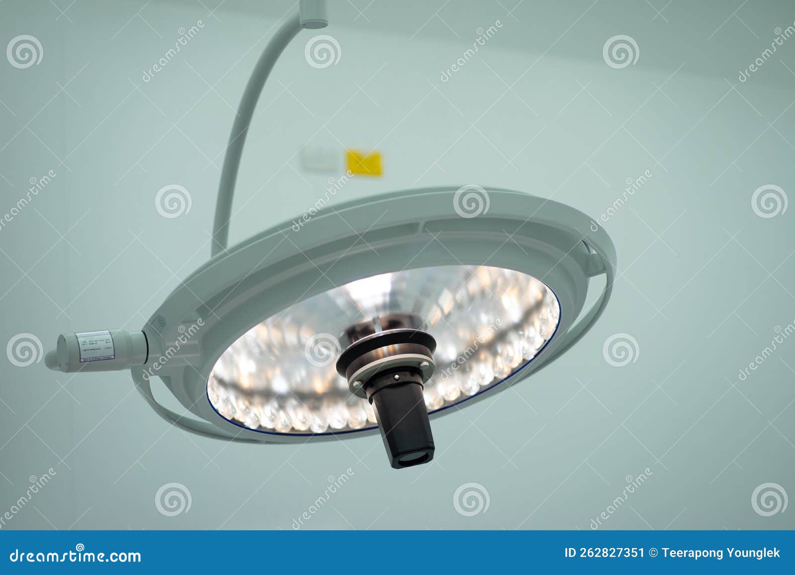 Surgical Lamps in the Operating Room Use Color Selection Techniques and ...