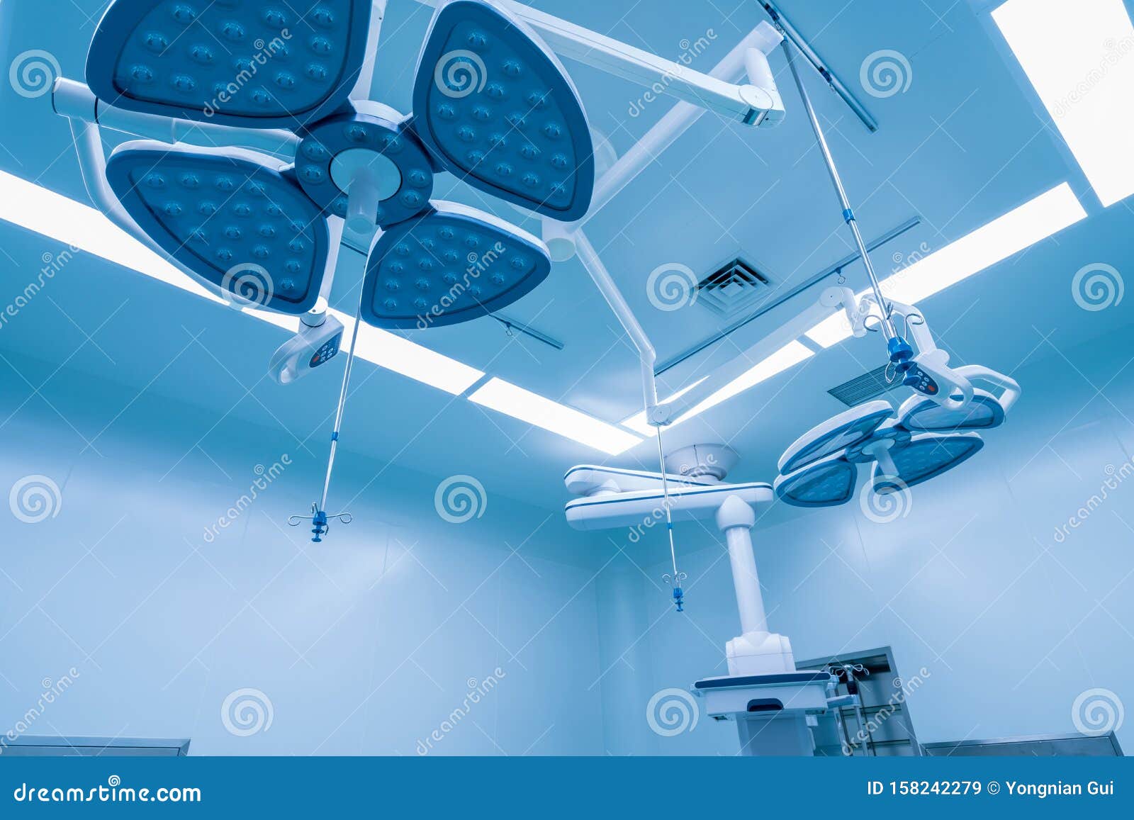 Surgical Light in the Operating Room Stock Image - Image of medical ...