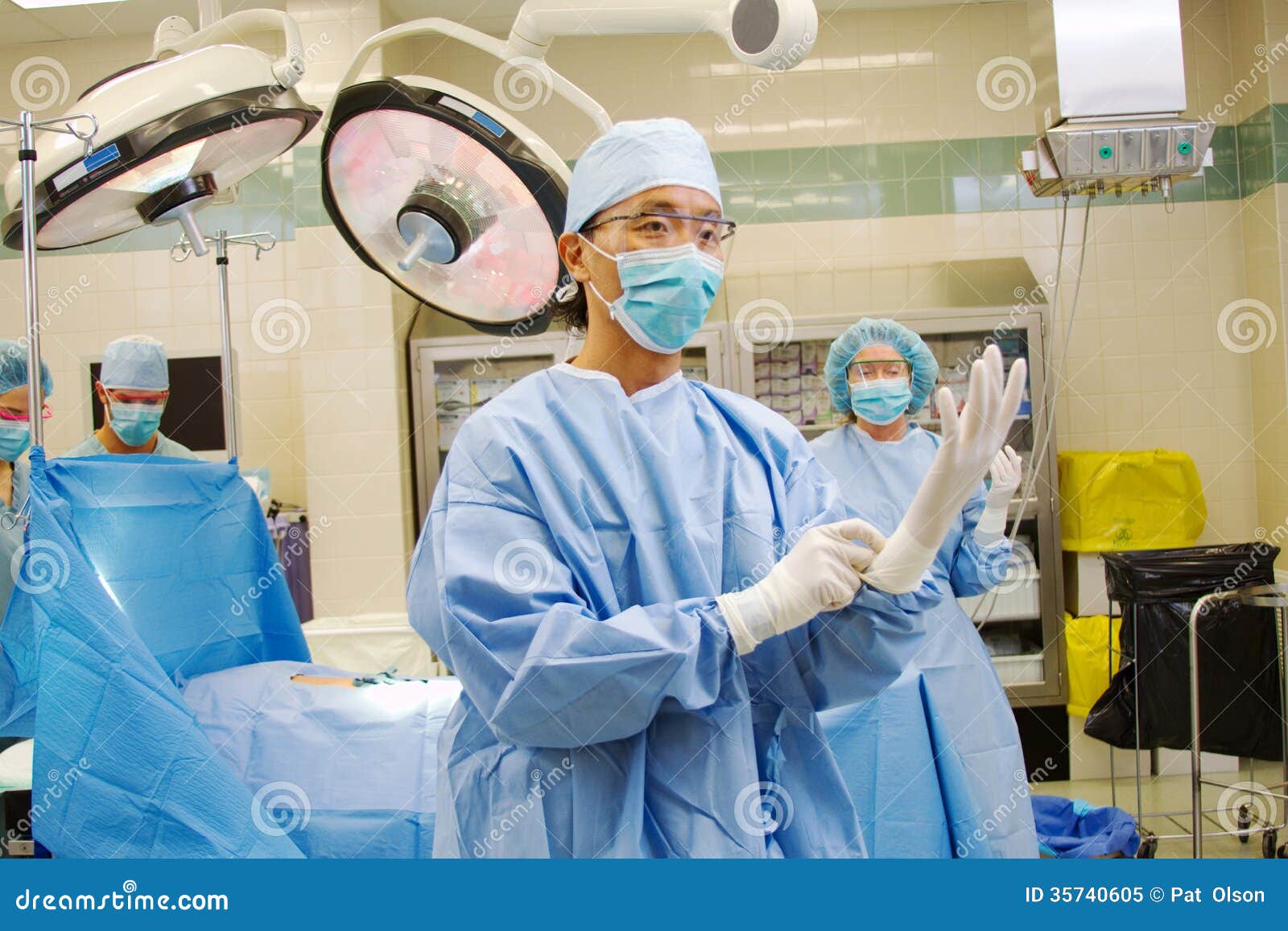 Surgical Team in Operating Room Stock Image - Image of gowned, theater ...