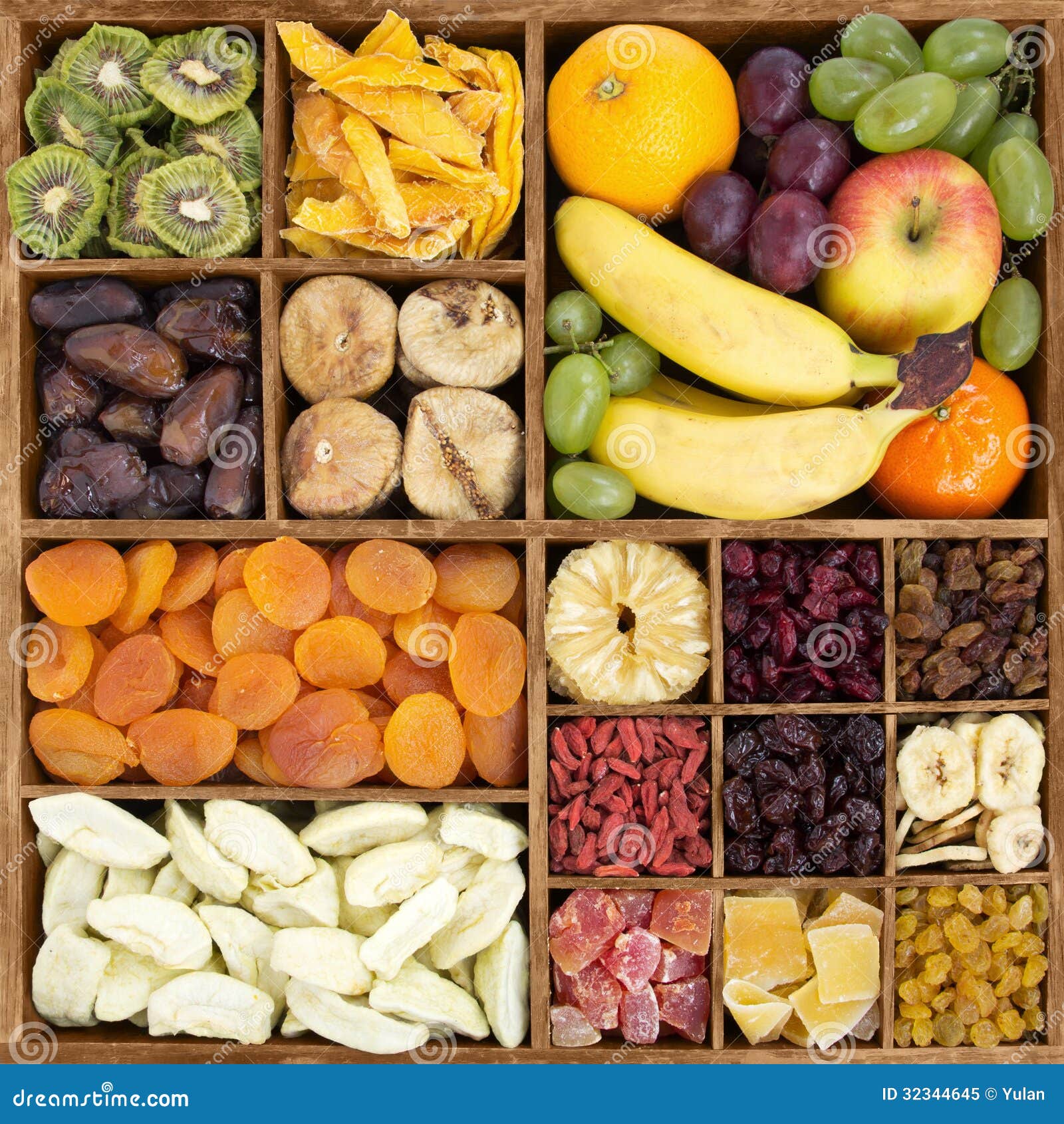 Surtido De La Fruta Seca Y Fresca Imagen de archivo - Imagen de ...