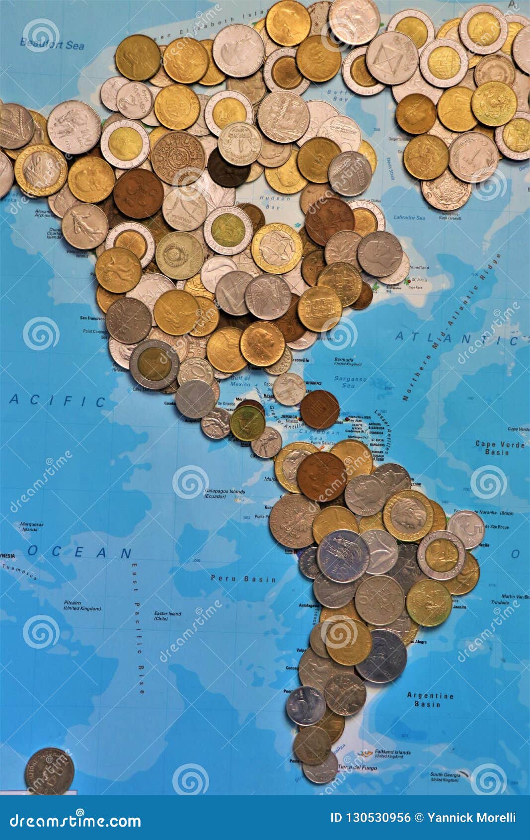 Surtido De Las Monedas Del Mundo Foto de archivo - Imagen de pila ...