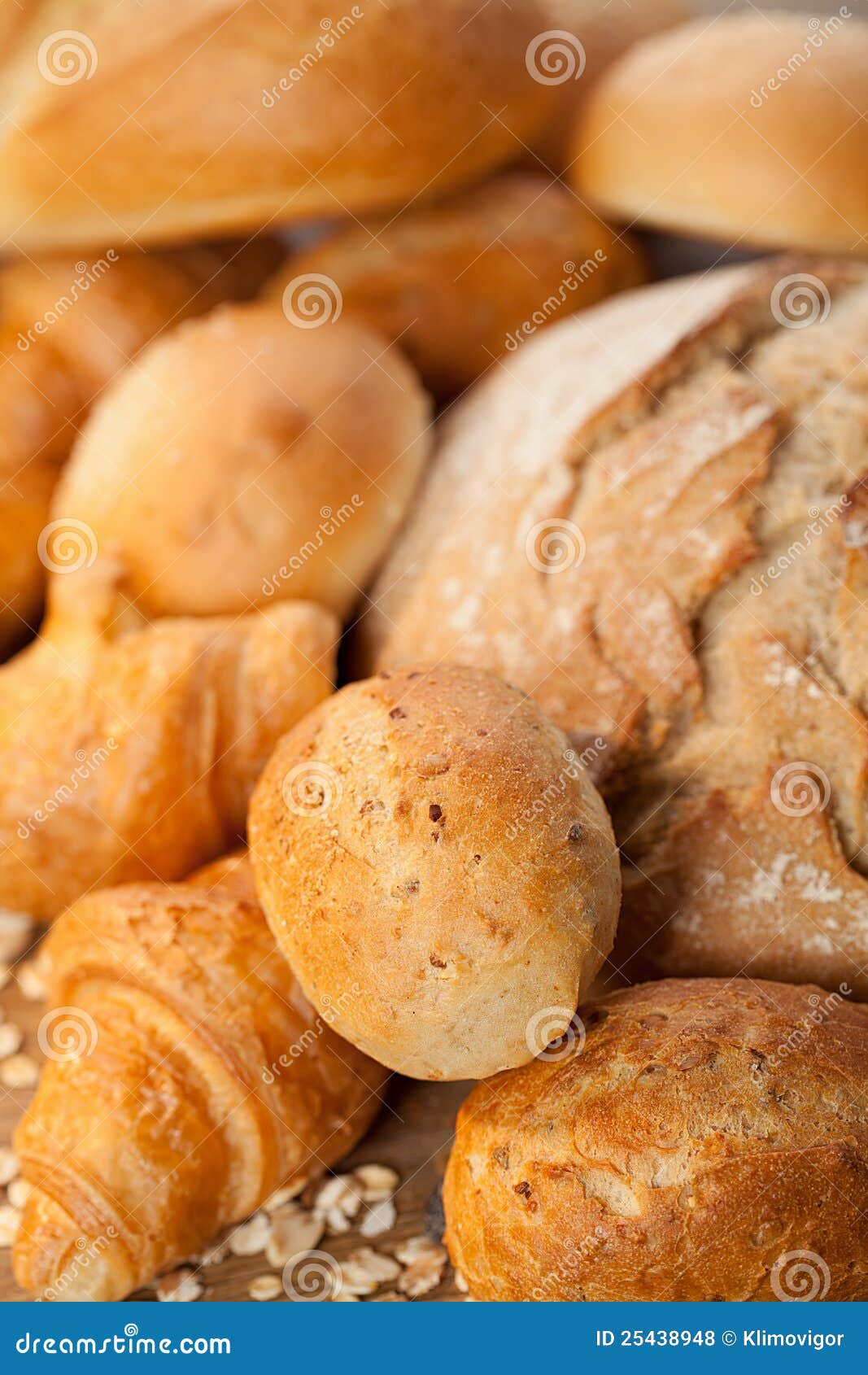 Surtido De Pan Cocido Al Horno Foto de archivo - Imagen de fibra ...