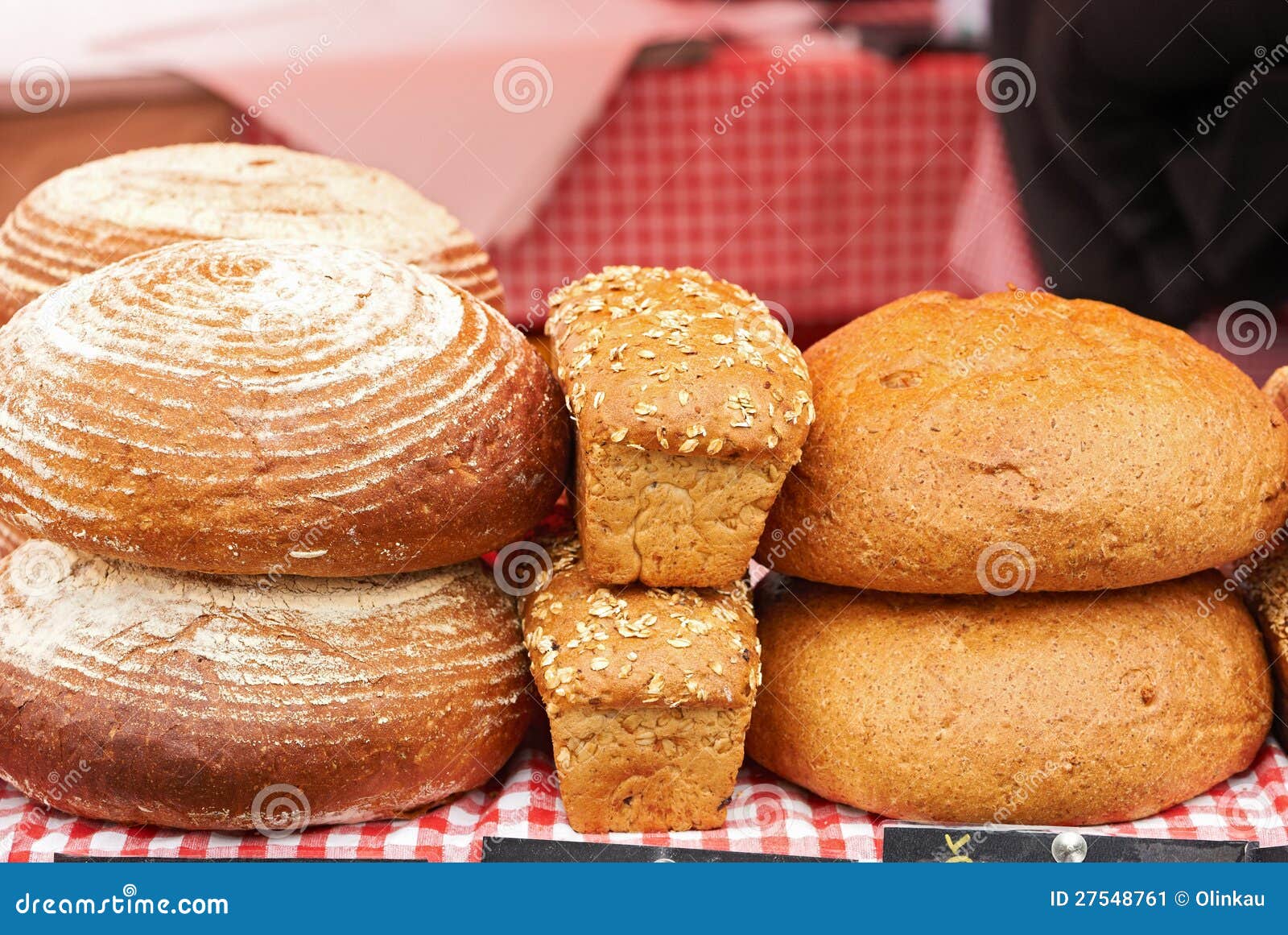 Surtido De Pan Cocido Al Horno Imagen de archivo - Imagen de alimento ...