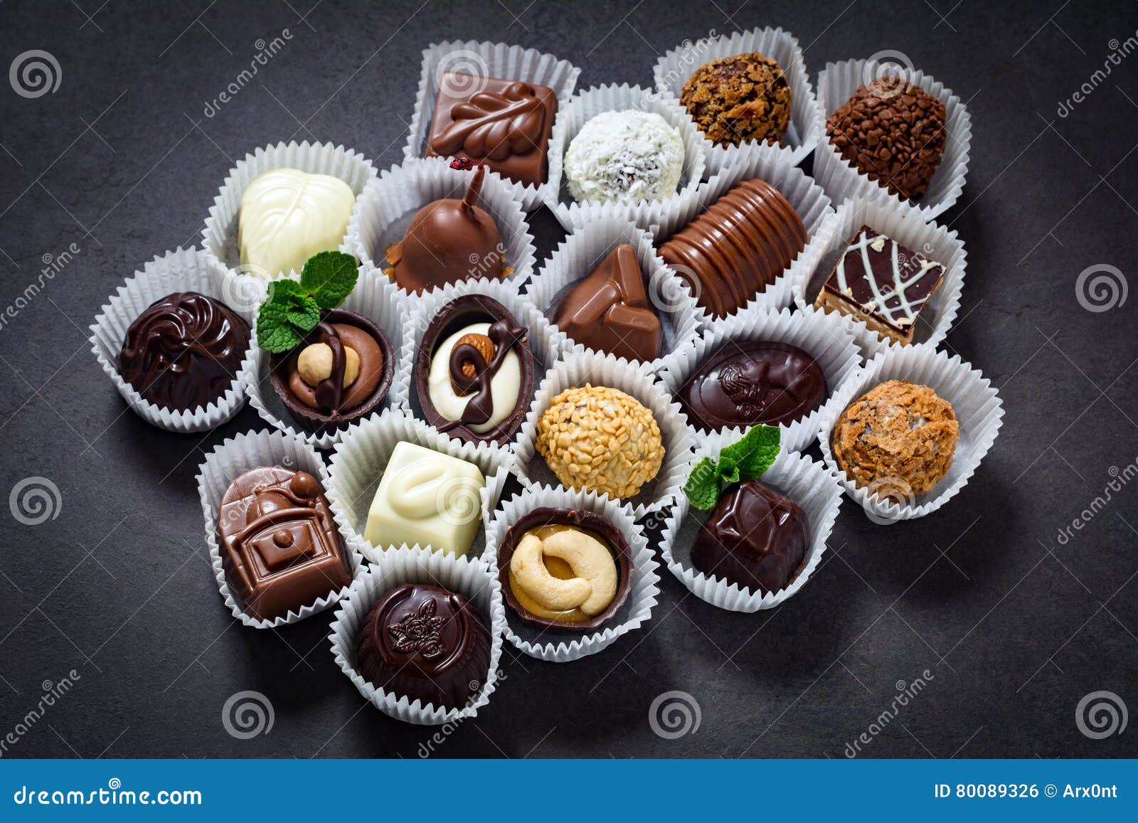 Surtido Fino De Los Chocolates Foto de archivo - Imagen de cacao ...