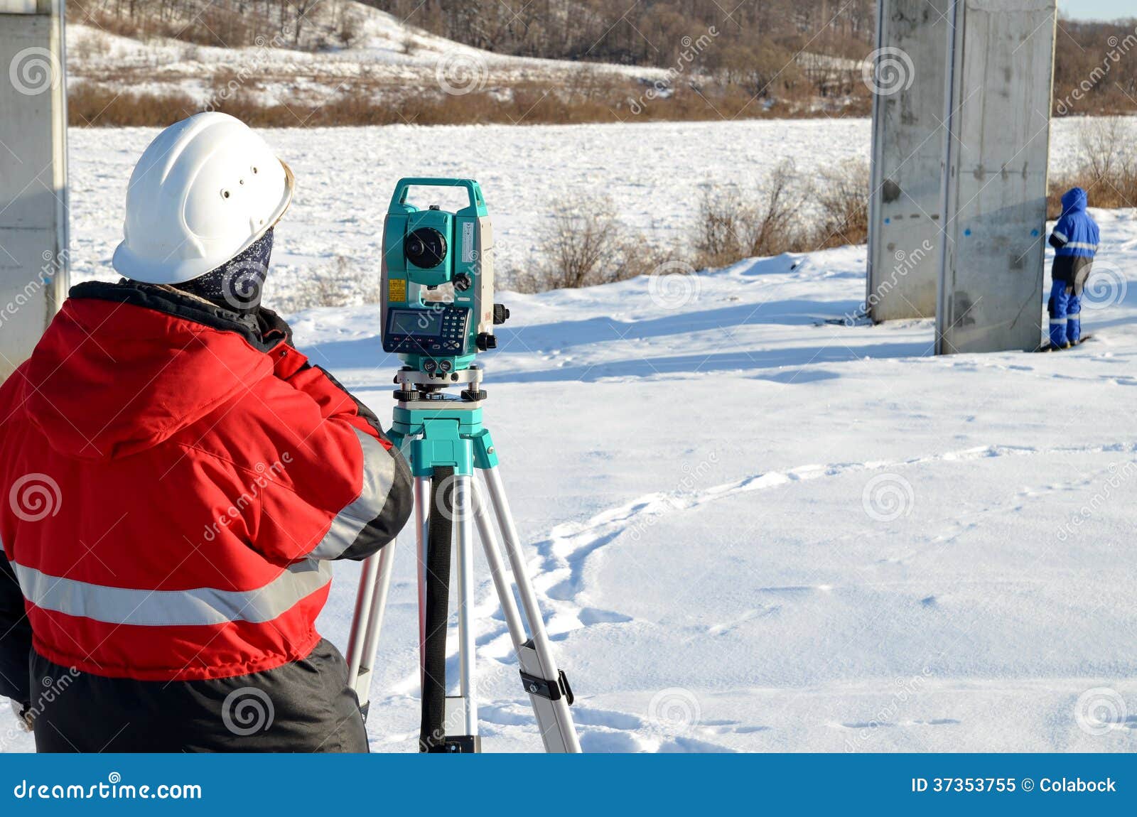 Surveyor editorial image. Image of tripod, surveying - 37353755