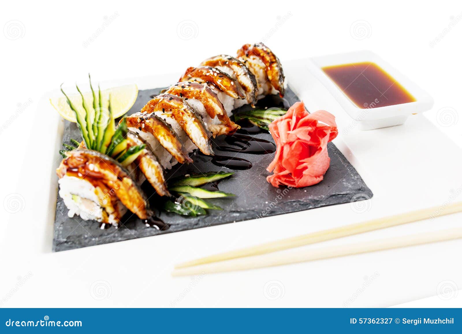 Sush image stock. Image du dîner, régime, frais, plaques - 57362327