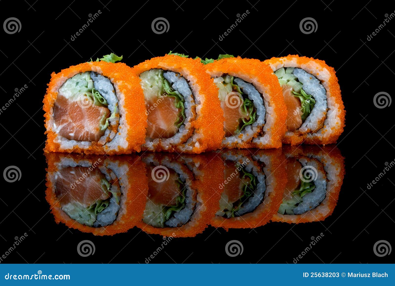 Sushi ajustado com ovas imagem de stock. Imagem de fundo - 25638203
