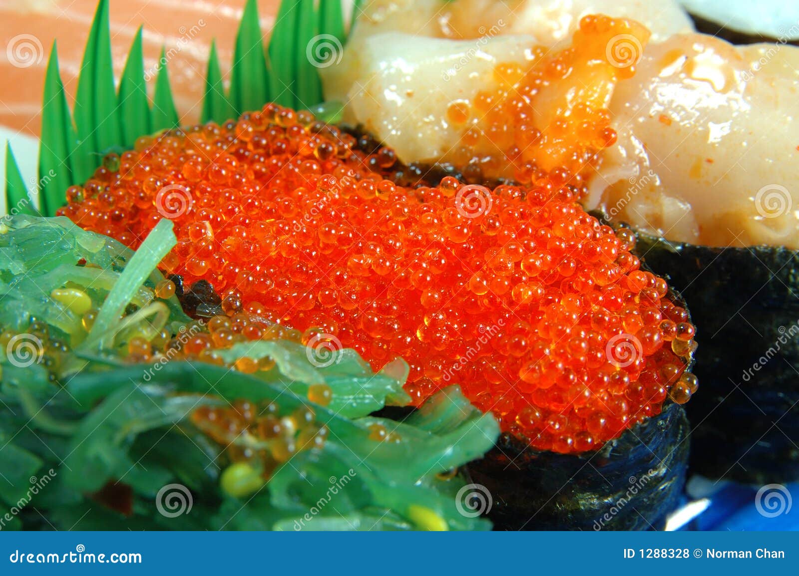 Sushi Das Ovas Dos Peixes De Vôo Foto de Stock - Imagem de arroz ...