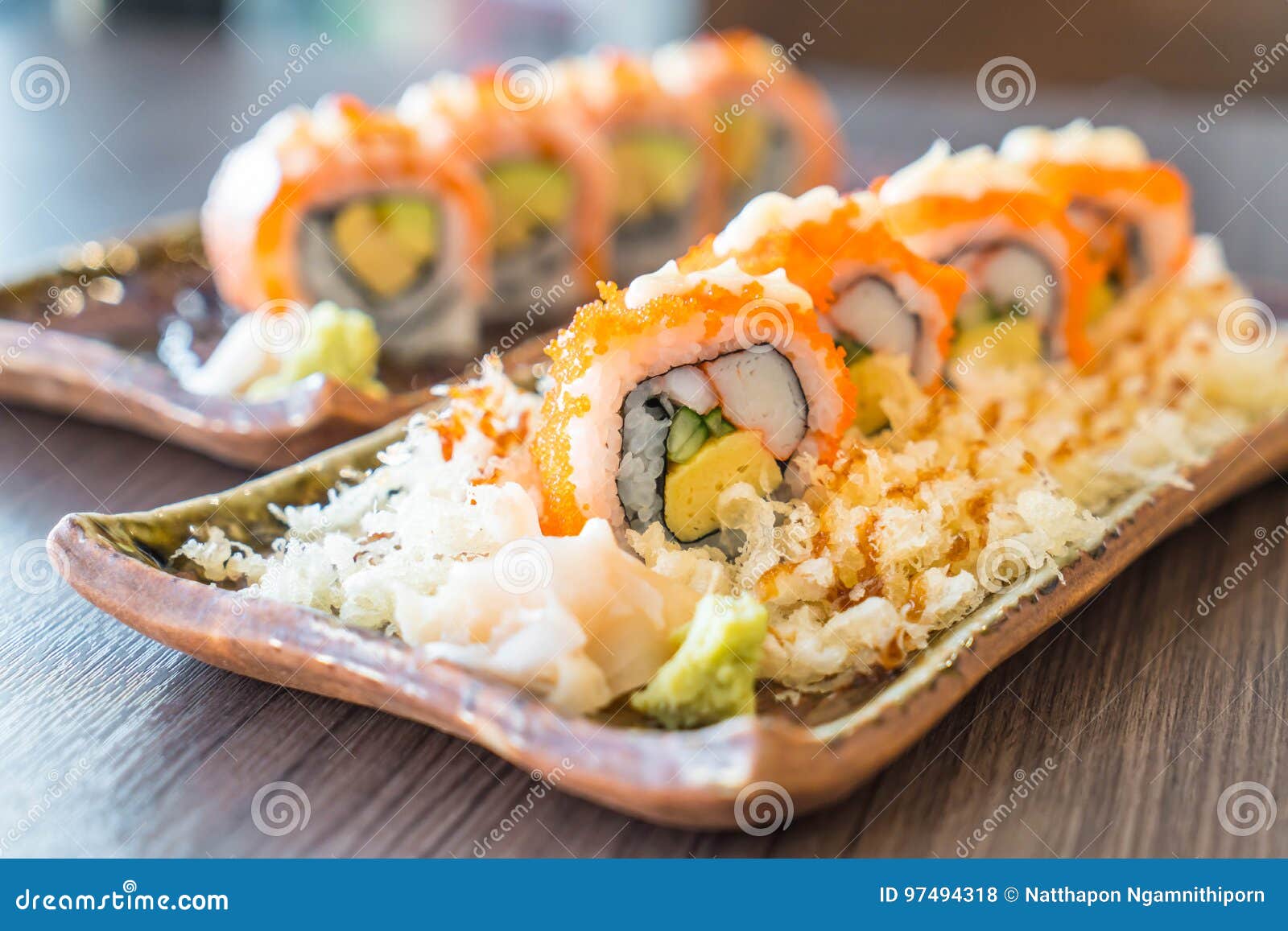 Sushirulle - japansk mat arkivfoto. Bild av rullar, asiatisk - 97494318