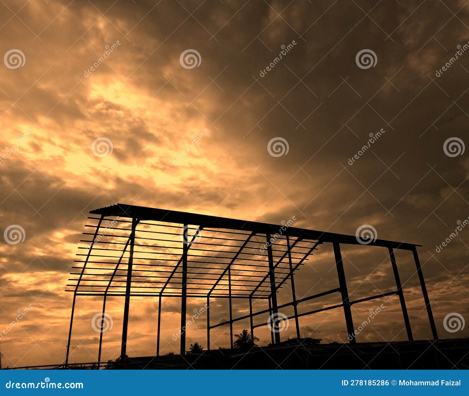 The Steel Frames and Sunset Stock Photo - Image of clouds, building ...
