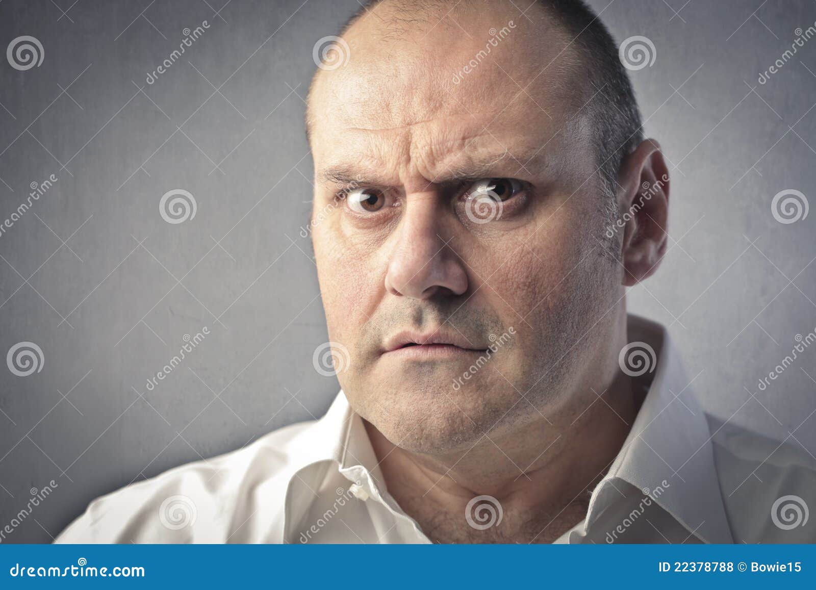 Suspicacia foto de archivo. Imagen de cara, fondo, hombre - 22378788