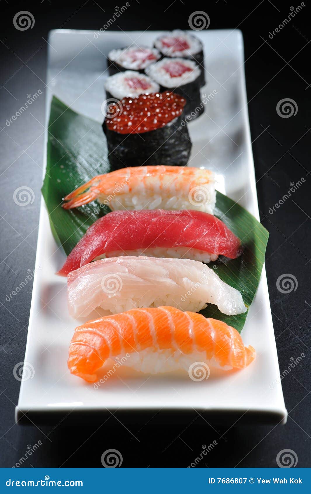 Suszi obraz stock. Obraz złożonej z ryba, jedzenie, łosoś - 7686807