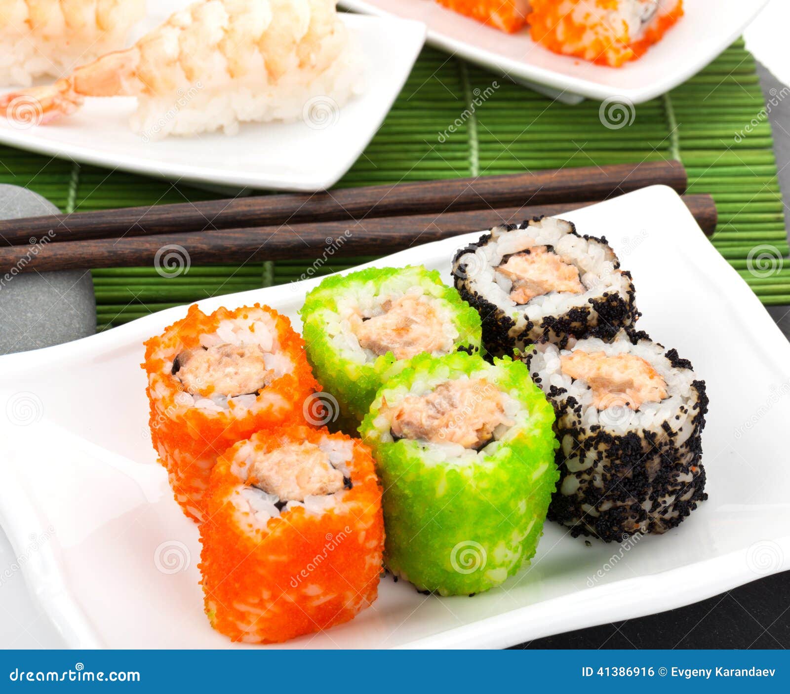 Suszi mak i garnela suszi zdjęcie stock. Obraz złożonej z greenbacks ...