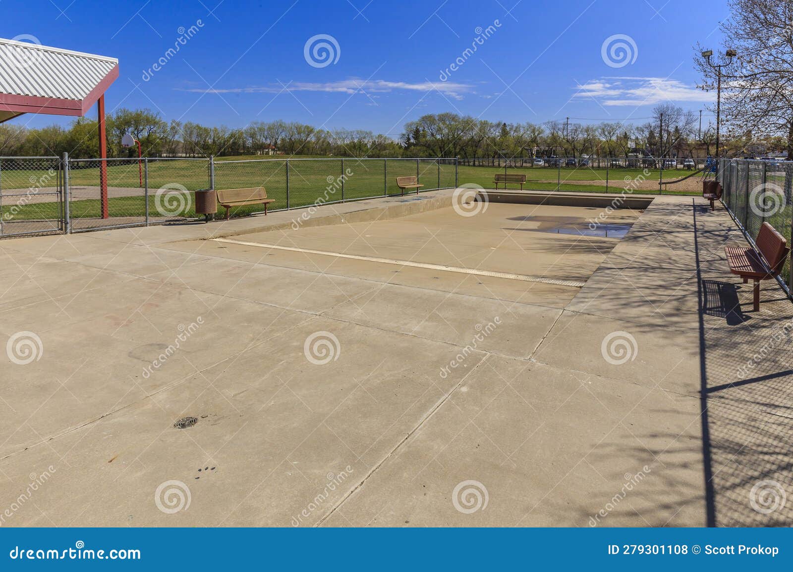 Sutherland Park in Saskatoon, Saskatchewan Stock Photo - Image of deck ...