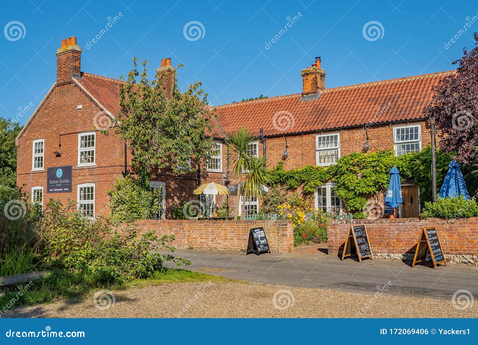Sutton Staithe Hotel and Restaurant on the River Ant Editorial Photo ...