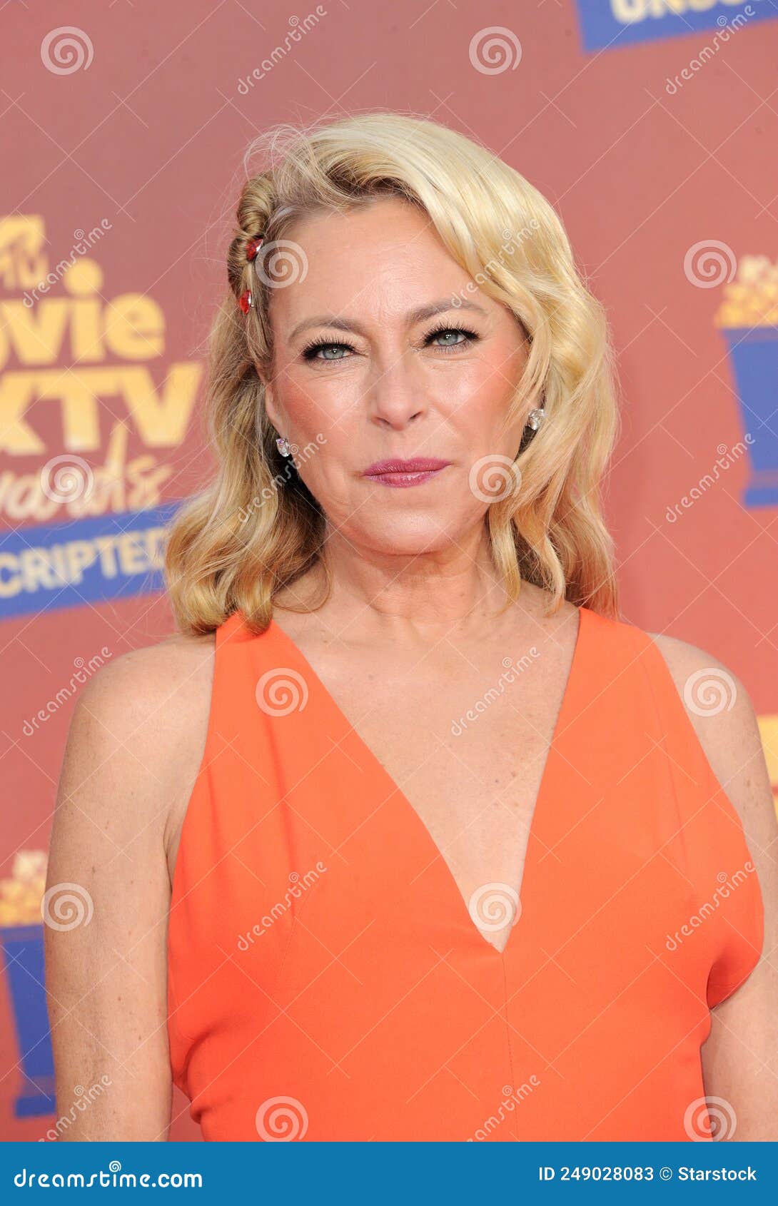 Sutton Stracke editorial stock photo. Image of fashion - 249028083