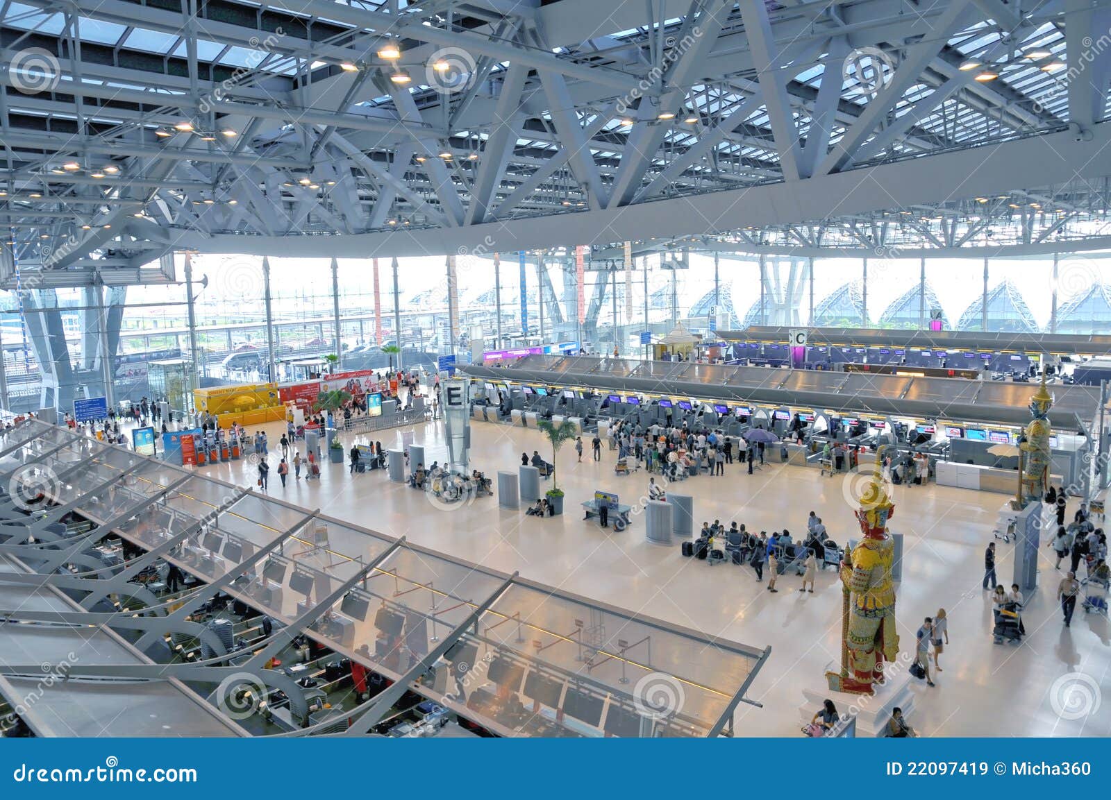 Suvarnabhumi Flughafen Bangkok Redaktionelles Stockbild - Bild von dach ...