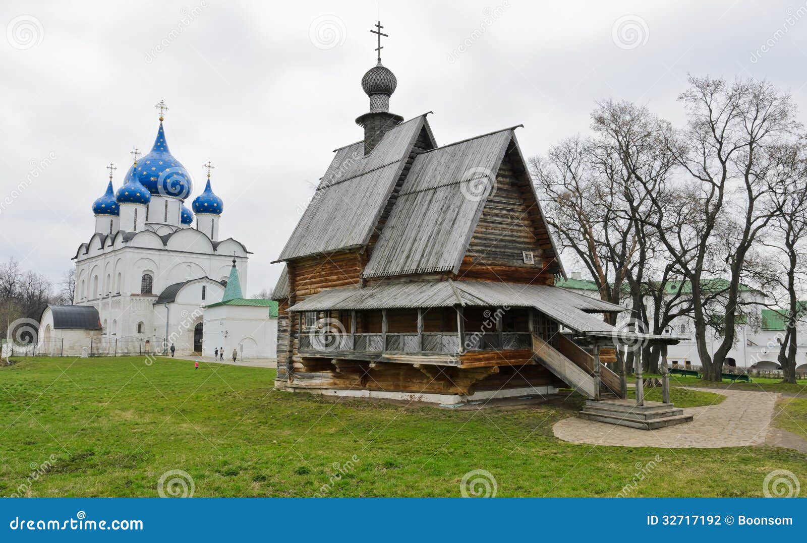 Suzdal Het Kremlin, Rusland Stock Foto - Image of rusland, gouden: 32717192