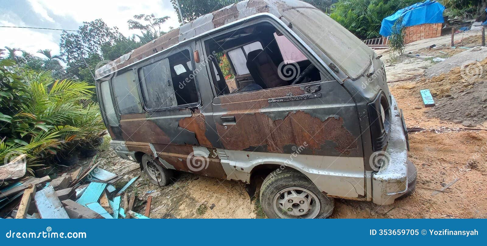 Suzuki carry 1000cc editorial image. Image of vehicle - 353659705