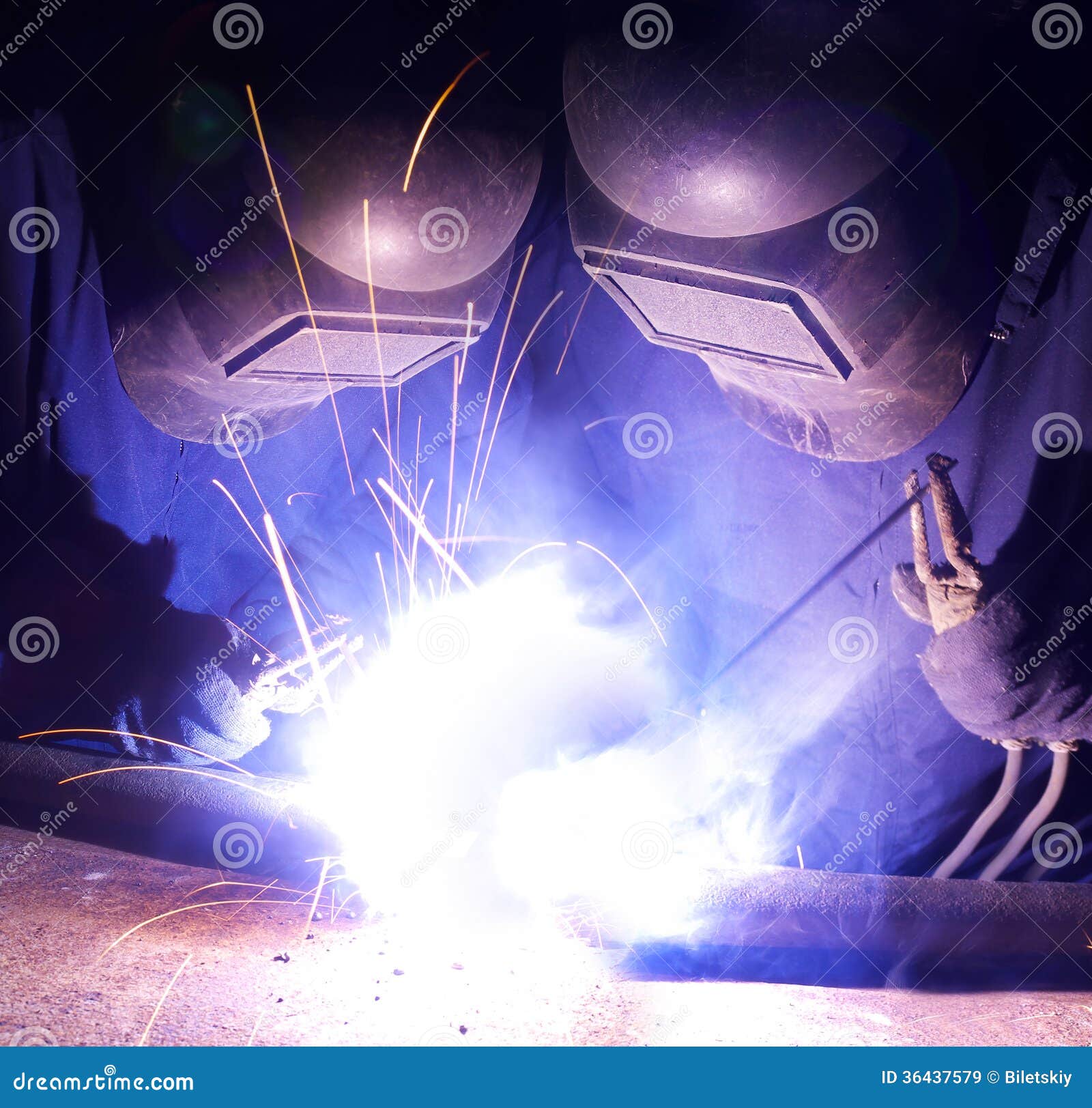 Svetsning fotografering för bildbyråer. Bild av hjälm - 36437579