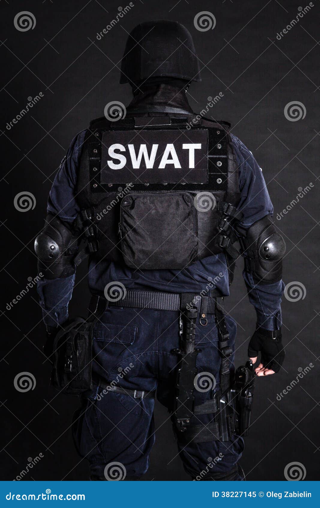 SWAT officer stock image. Image of antiterrorism, counterterrorism ...