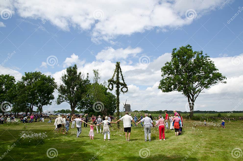Swedish midsummer dancing editorial photo. Image of culture - 25422836