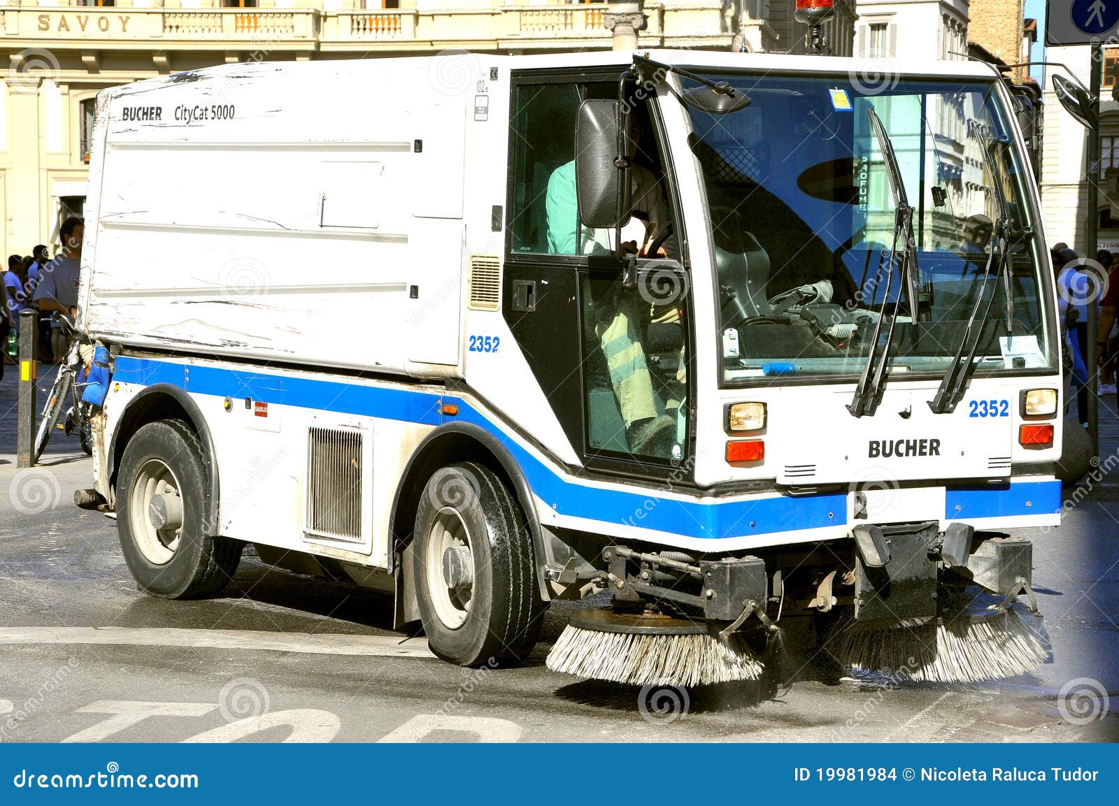 Sweeping car in Italy editorial stock image. Image of company - 19981984