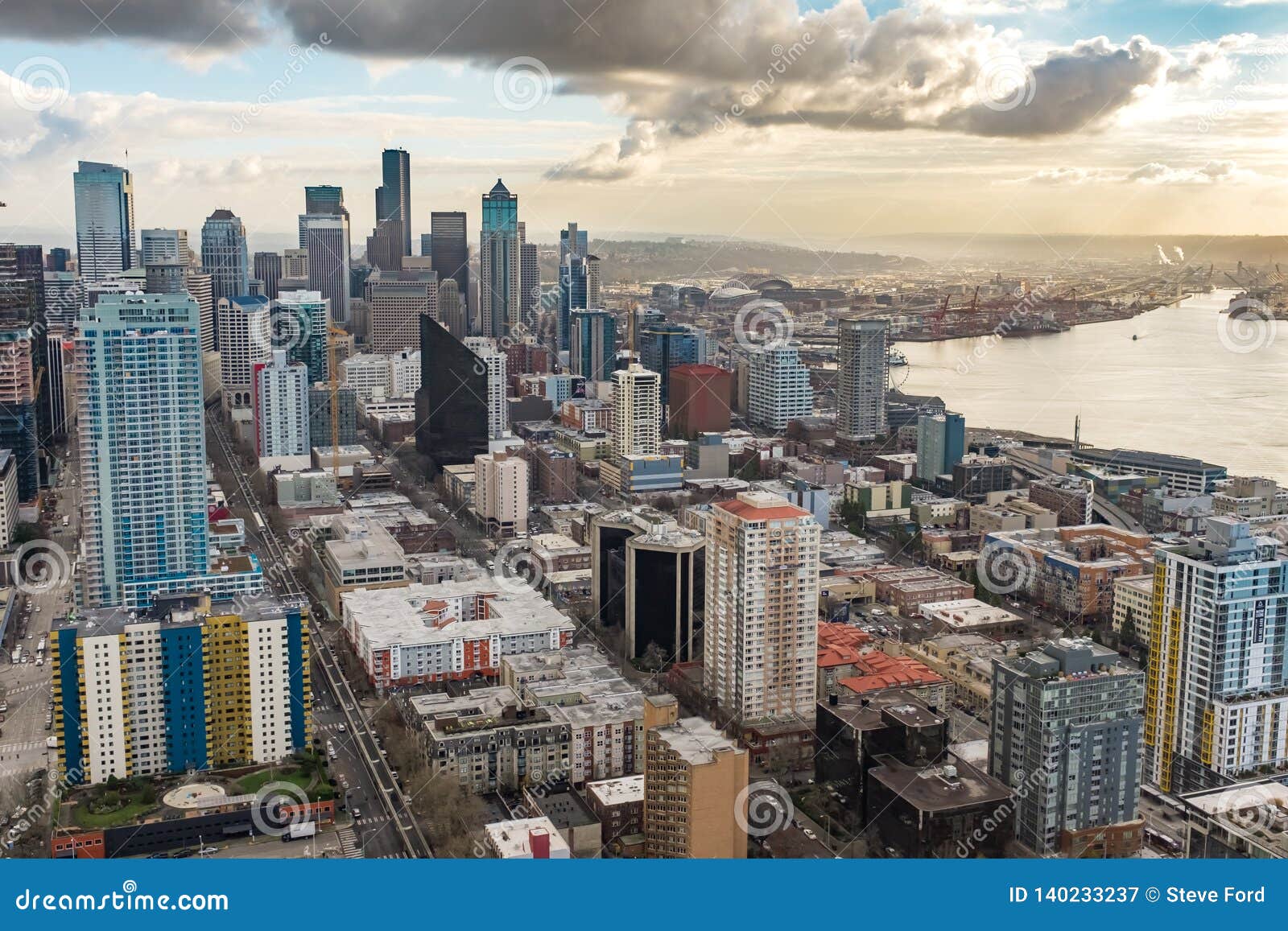 Sweeping View of the Seattle Skyline from the Viewing Platform on the ...