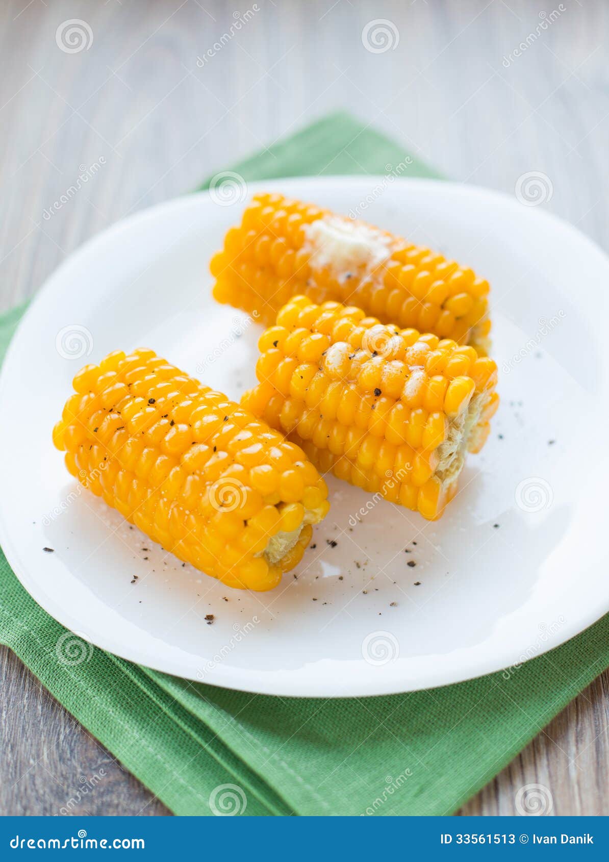 Sweet corn on plate stock image. Image of napkin, delicious - 33561513