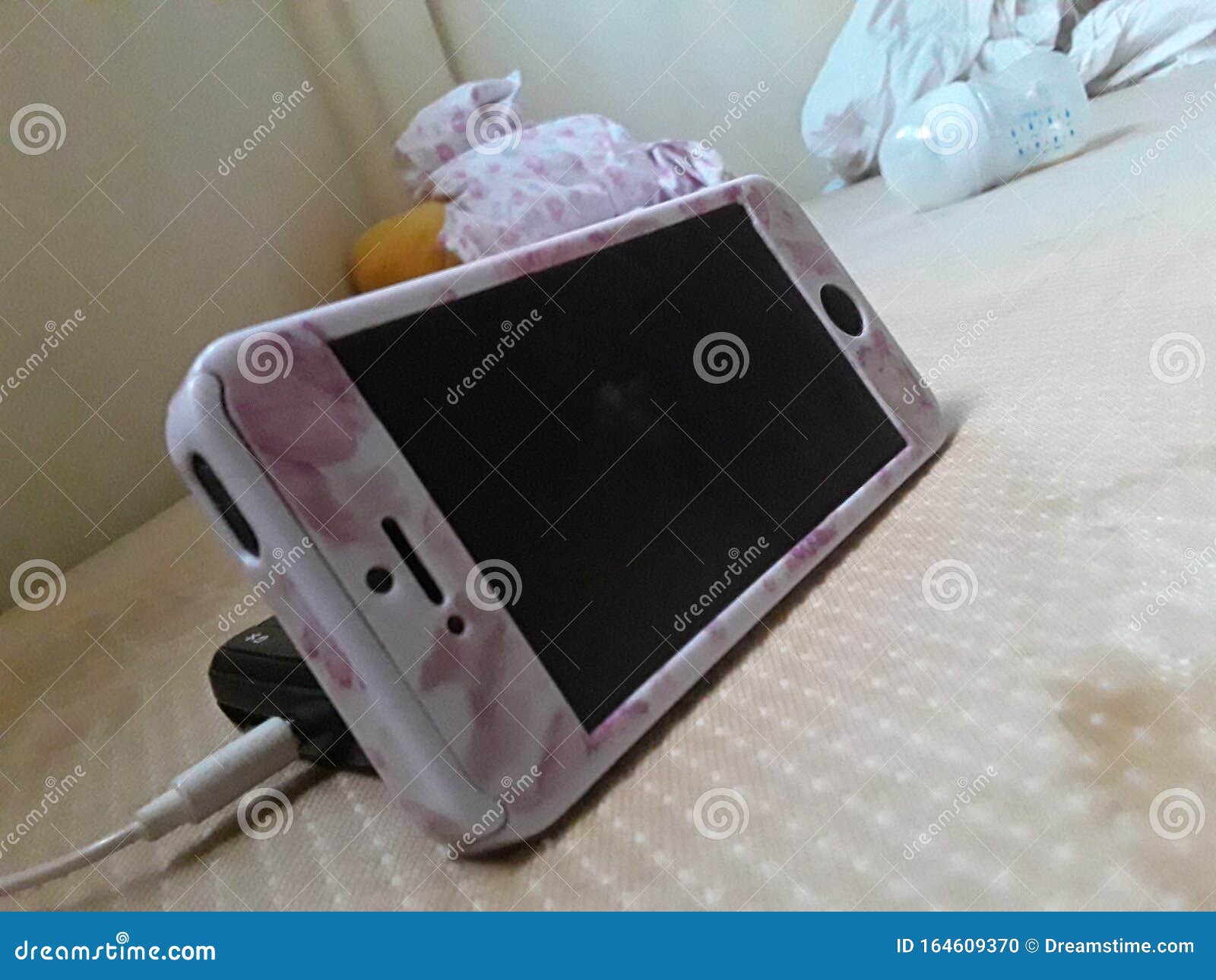 Sweet IPhone 5 Looking Nice on a Bed Stock Photo - Image of nice, still ...