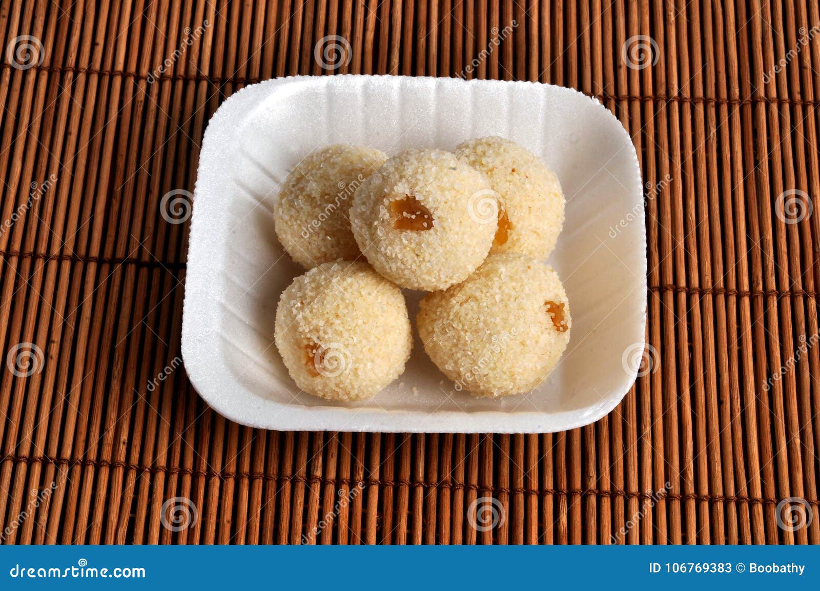 Rava Laddu, Rava Unda Or Semolina Laddoo Indian Sweet For Diwali ...