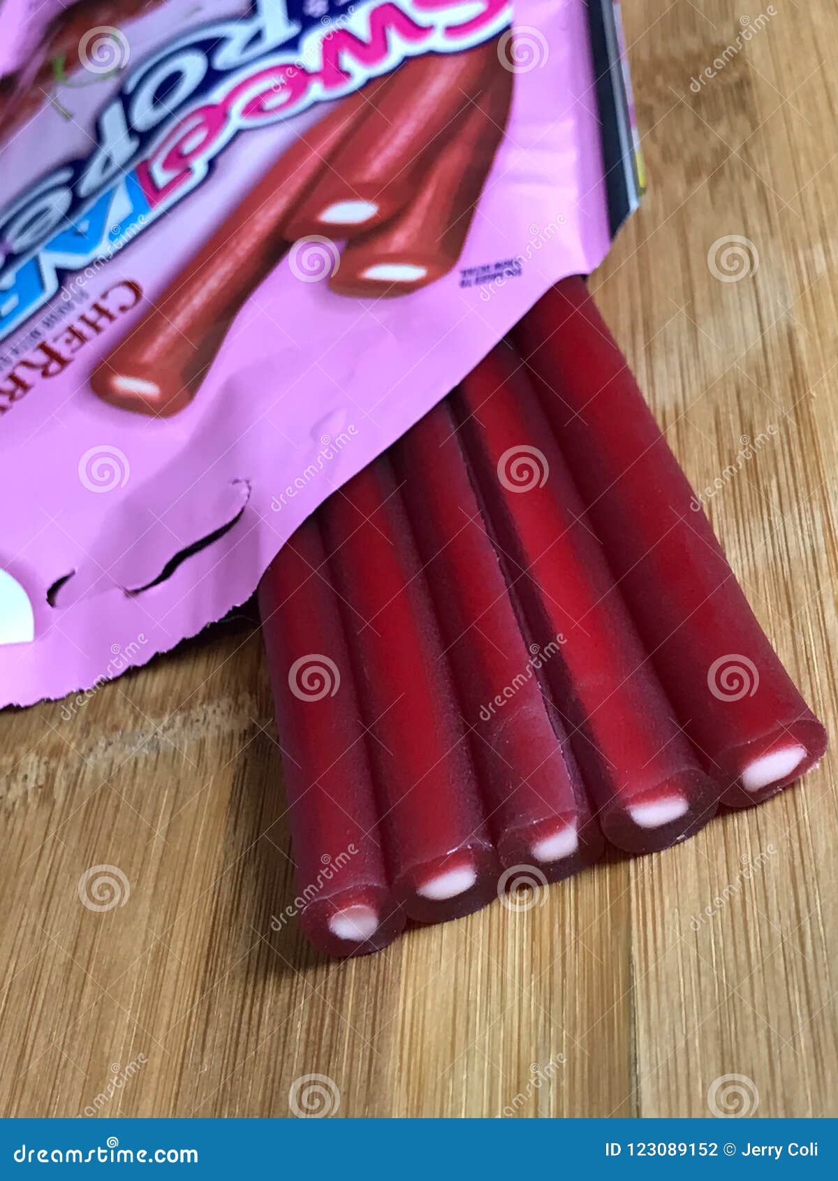 Sweetarts Cherry Ropes Candy Fotografía editorial - Imagen de goce ...