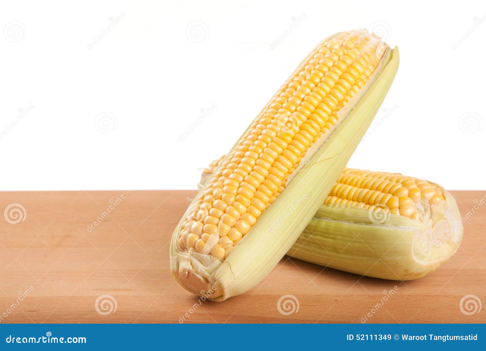Sweetcorn Na Tabela De Madeira Imagem de Stock - Imagem de maduro ...