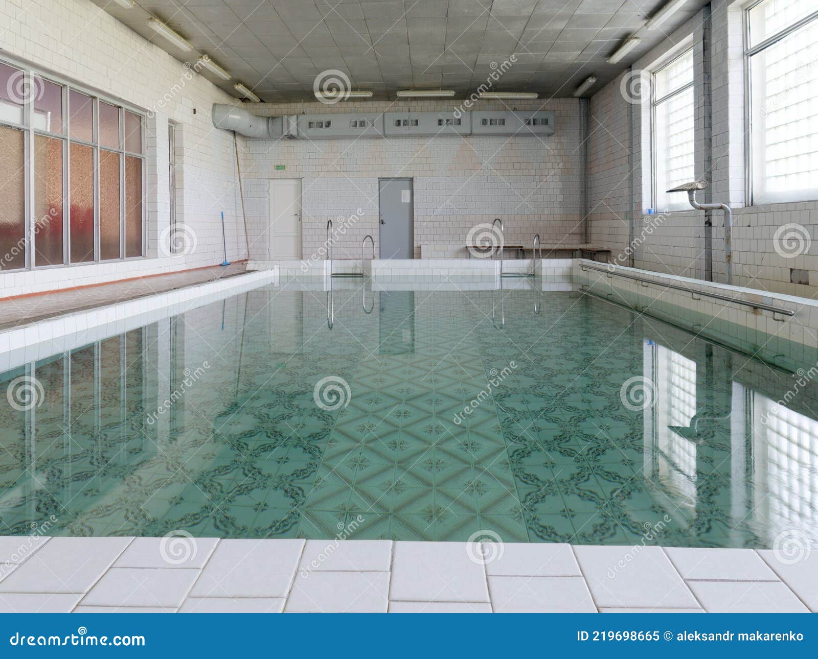Swimming Pool Distance 25 Meters with 5 Lanes Stock Image - Image of ...