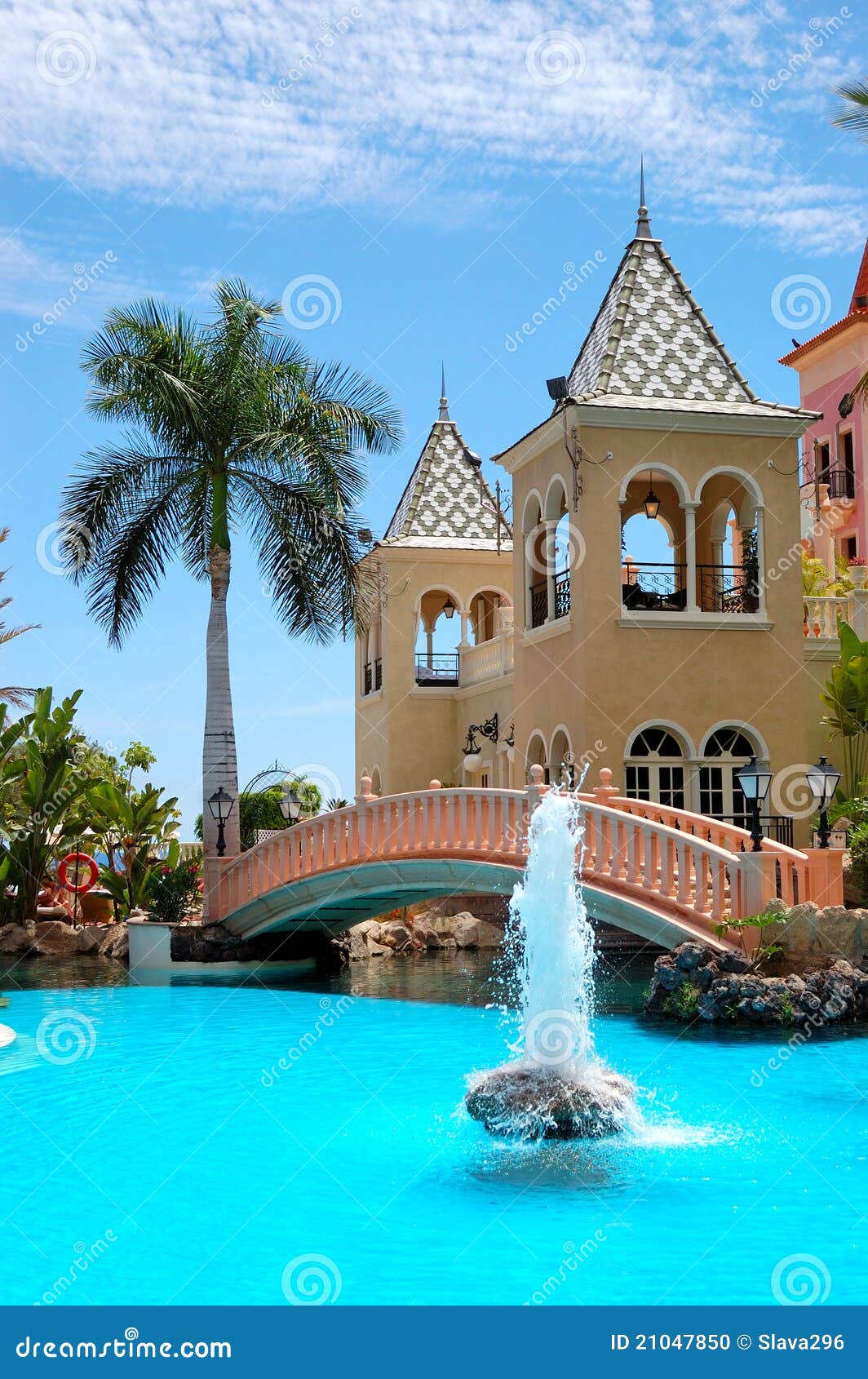 Swimming Pool with Fountain at Luxury Hotel Stock Photo - Image of ...