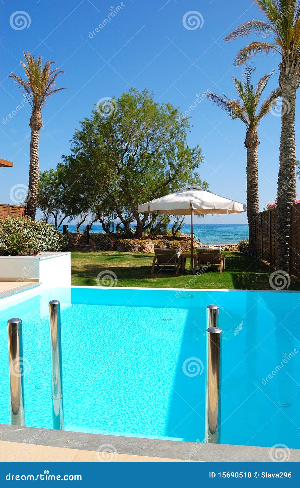 Swimming pool with jacuzzi stock photo. Image of deck - 15690510