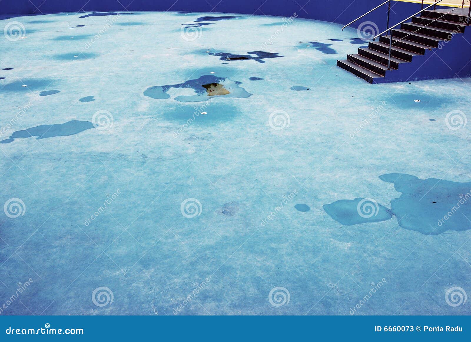 Swimming Pool without Water Stock Image - Image of level, stripe: 6660073