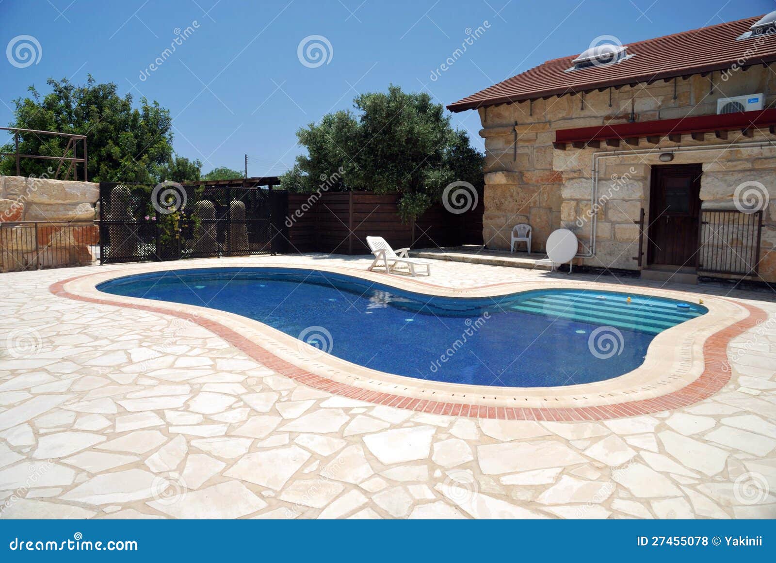 Swimmingpool stockfoto. Bild von rücksortierung, gesundheit - 27455078