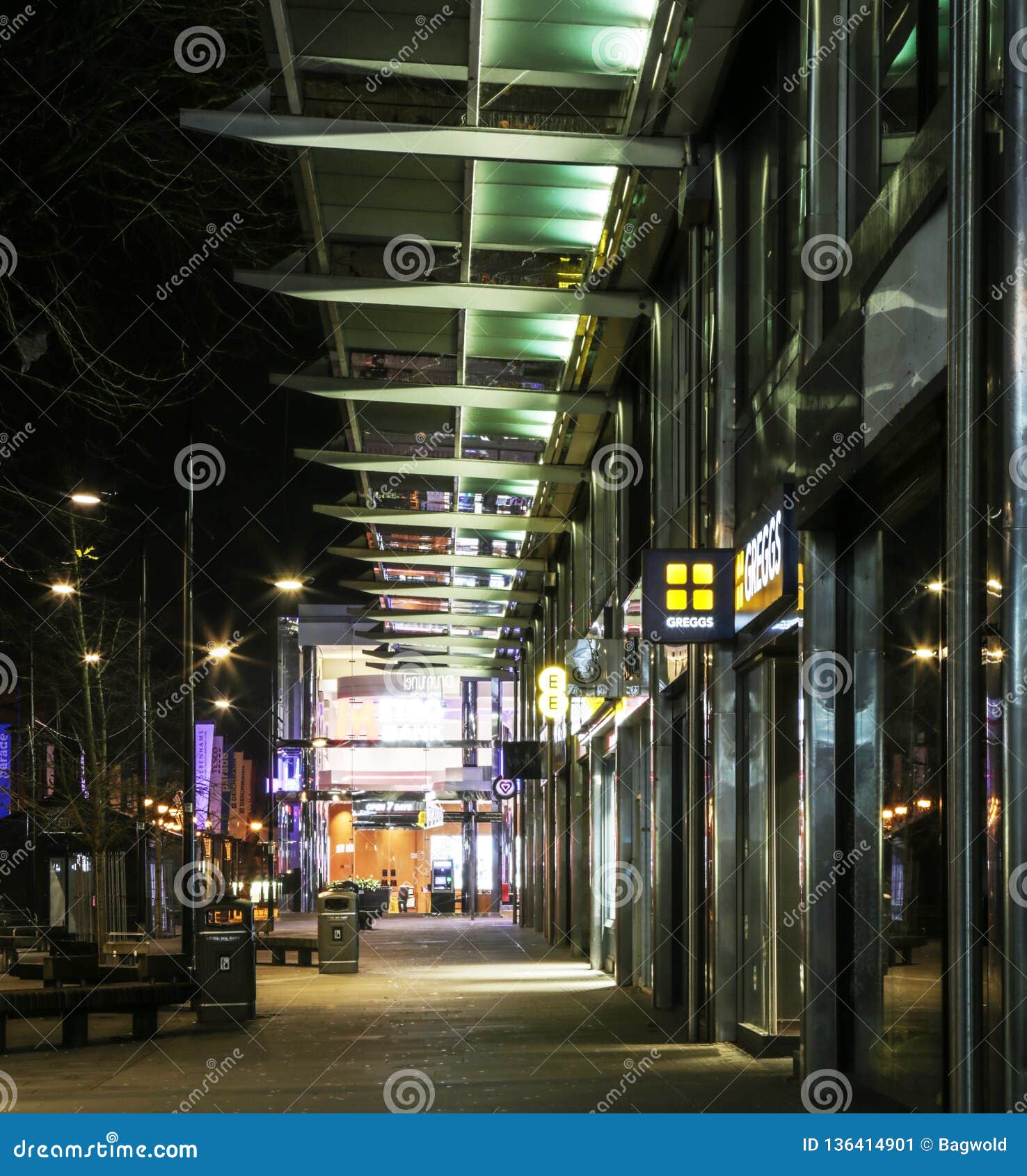 Swindon Town Centre by Night Editorial Photo - Image of outside, centre ...
