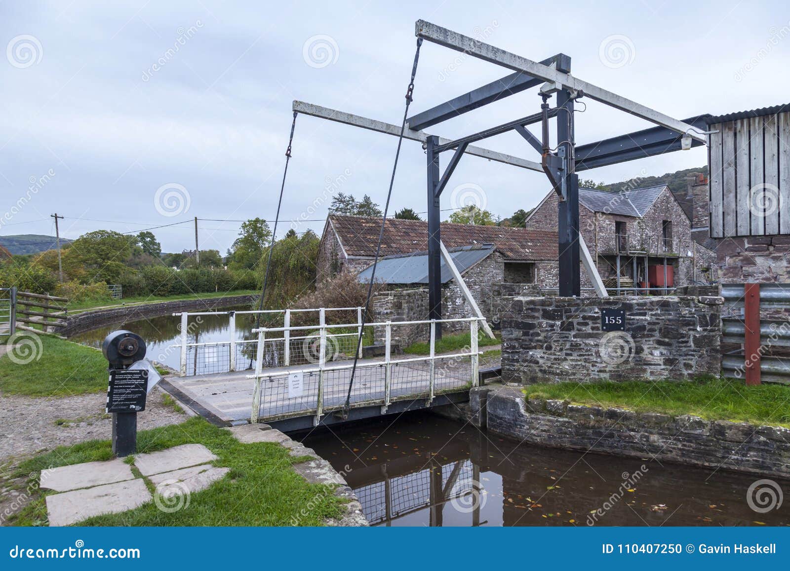 Swing Bridge on the Brecon and Monmouthshire Canal Editorial Image ... Swing Bridge on the Brecon and Monmouthshire Canal Editorial Image ...