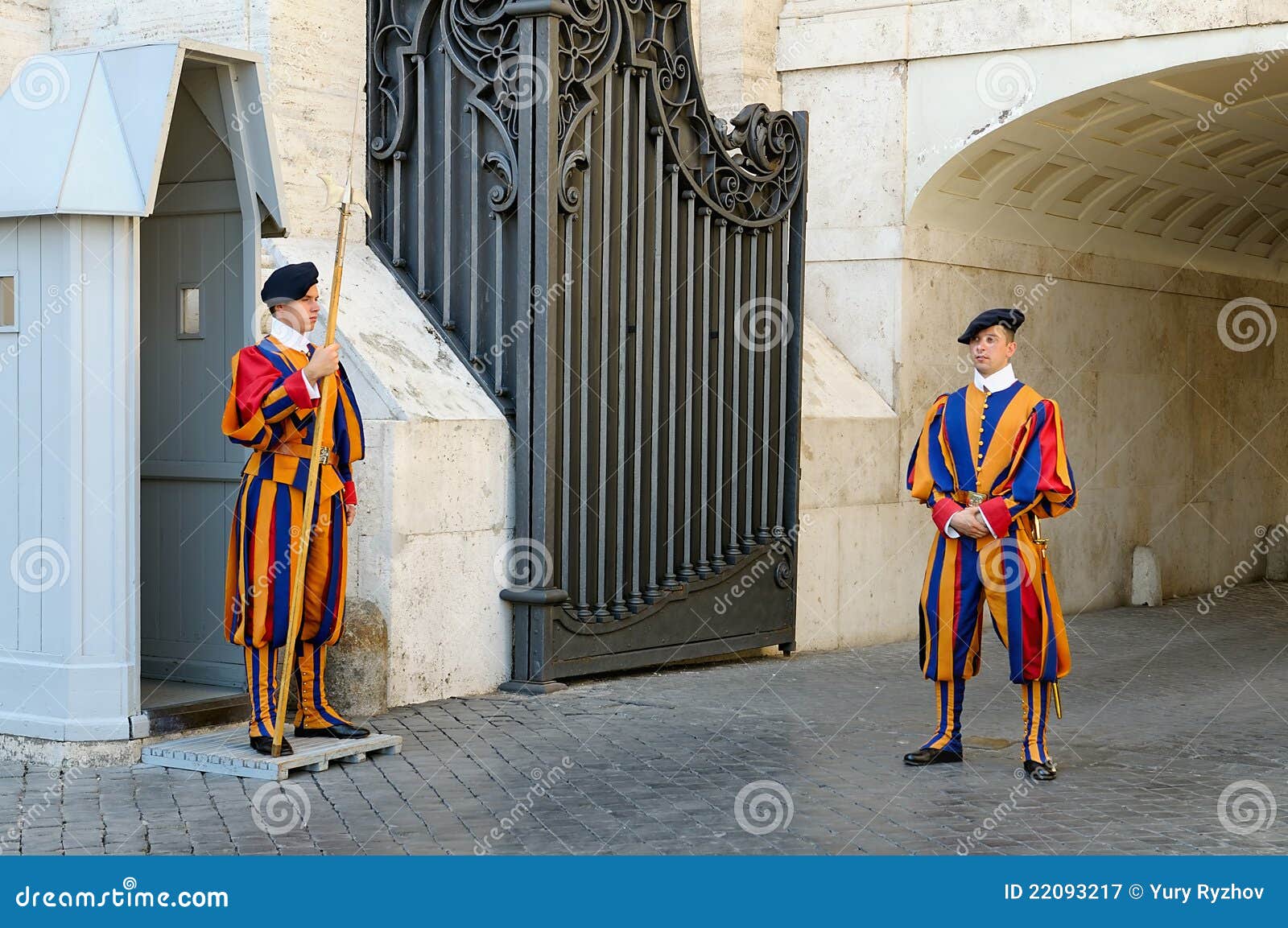 Swiss Guard at Vatican editorial photography. Image of elegance - 22093217