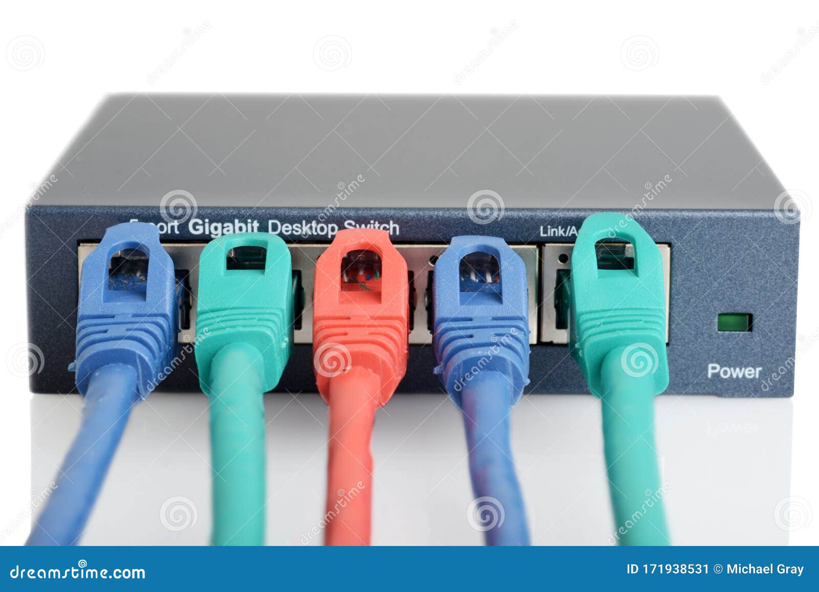 Switch De Rede Ethernet De 5 Portas Fechado Com Cabos Imagem de Stock ...
