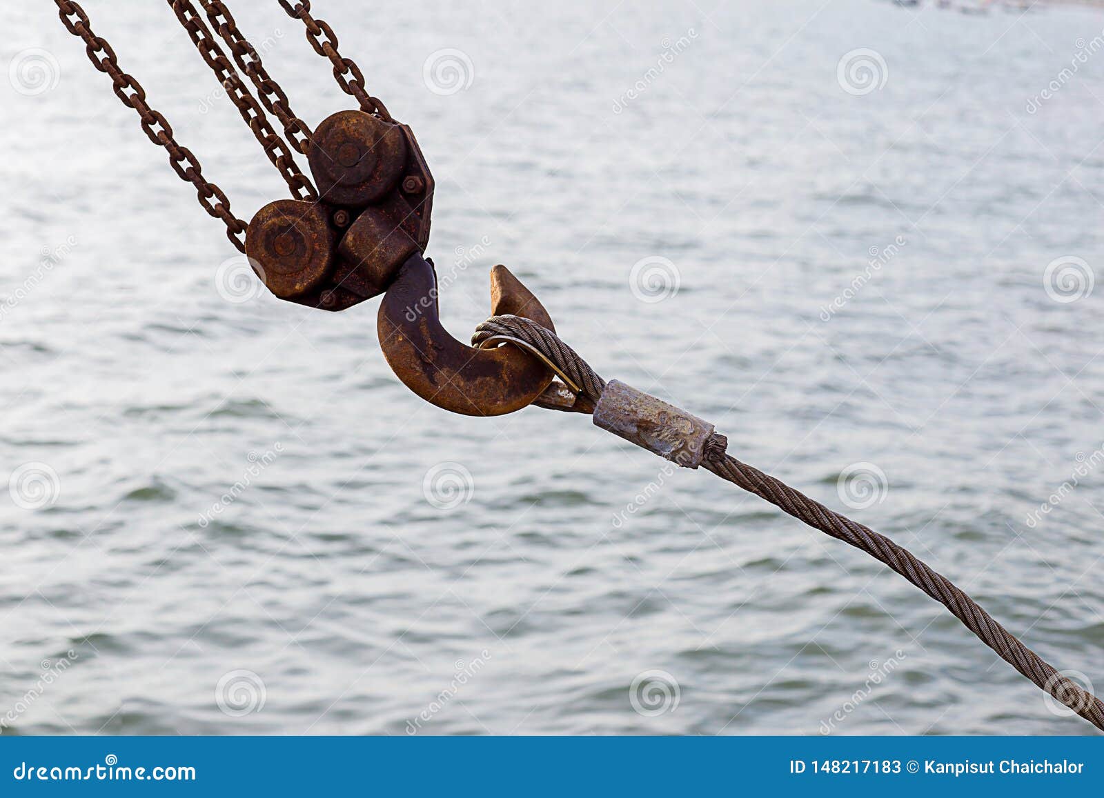 Swivel Joint and Connection with a Steel Cable when Installing the ...