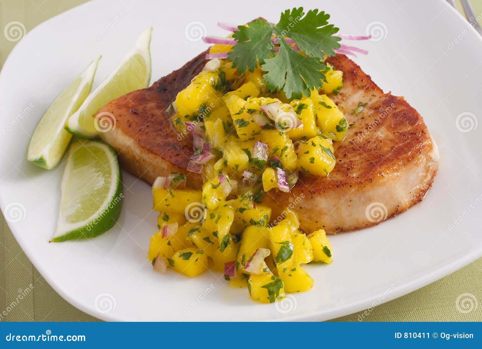 Swordfish Com Salsa Da Manga Imagem de Stock - Imagem de cebola ...