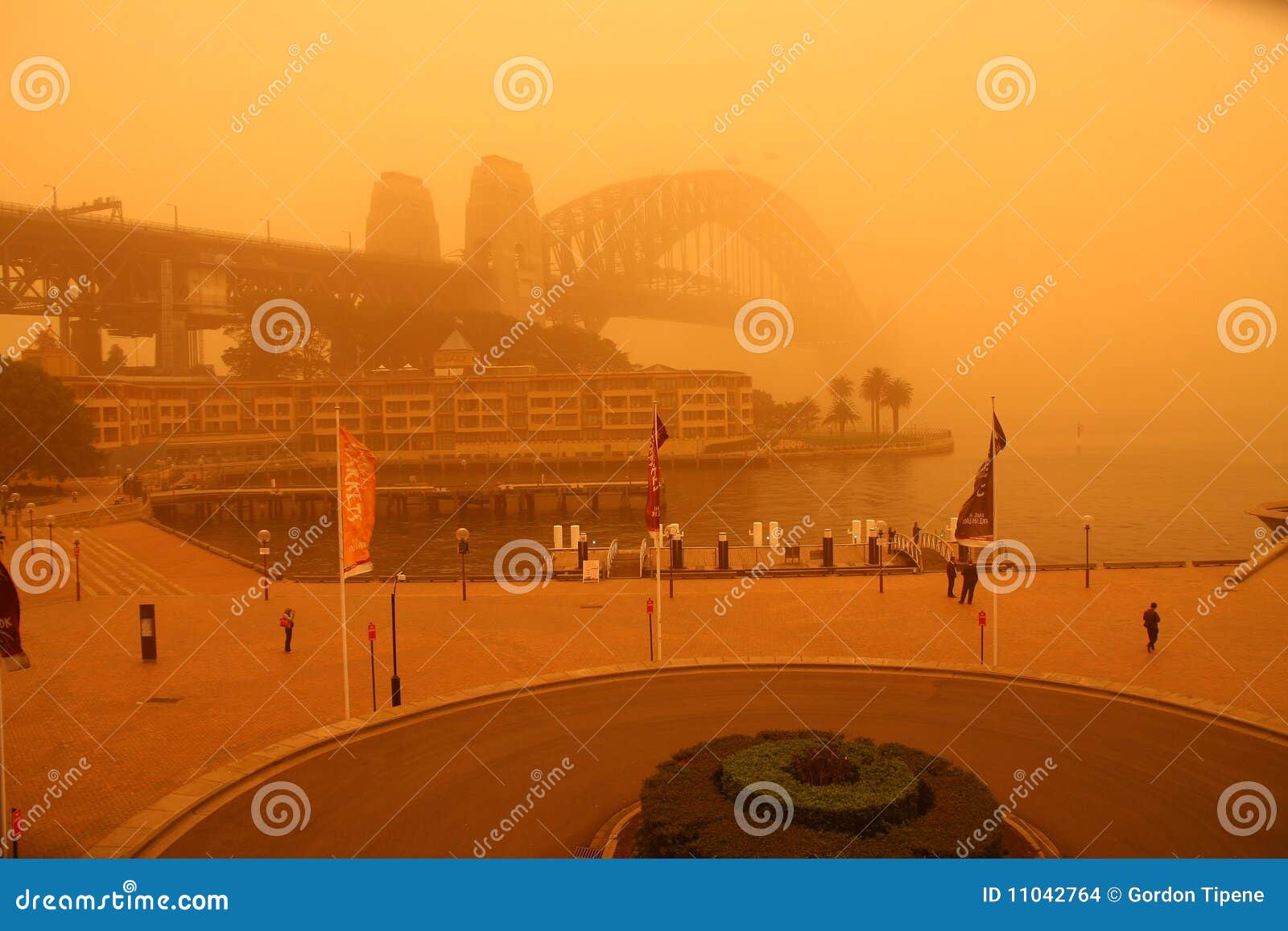 Sydney Harbour Bridge during Extreme Dust Storm. Editorial Stock Image ...