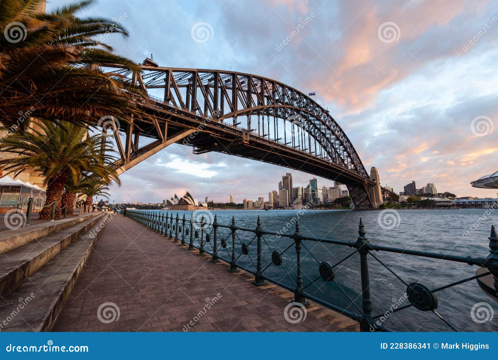 Sydney Harbour Bridge editorial photo. Image of building - 228386341