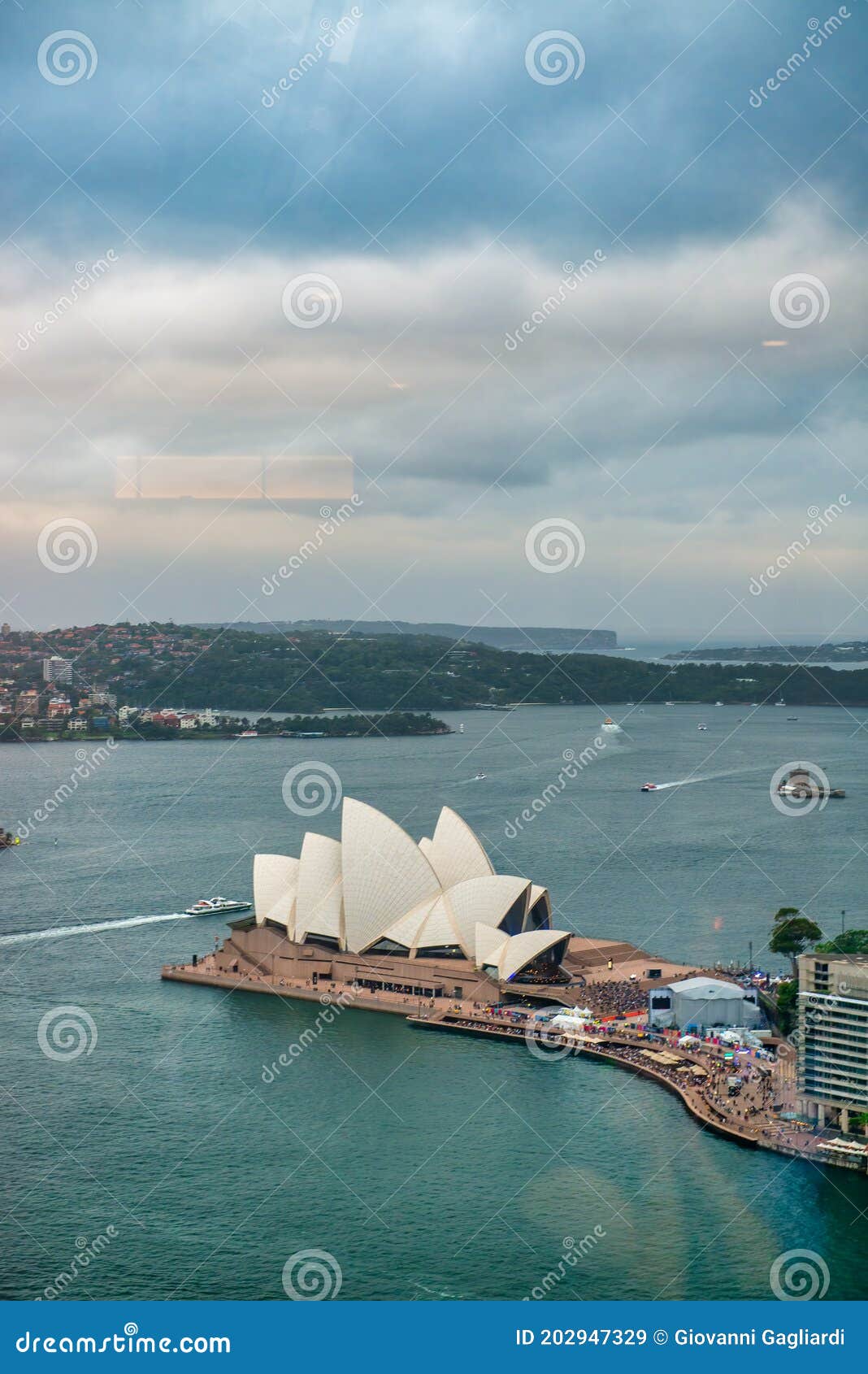 SYDNEY, NOVEMBER 6, 2015: Subway Train Ready To Leave The Station ...