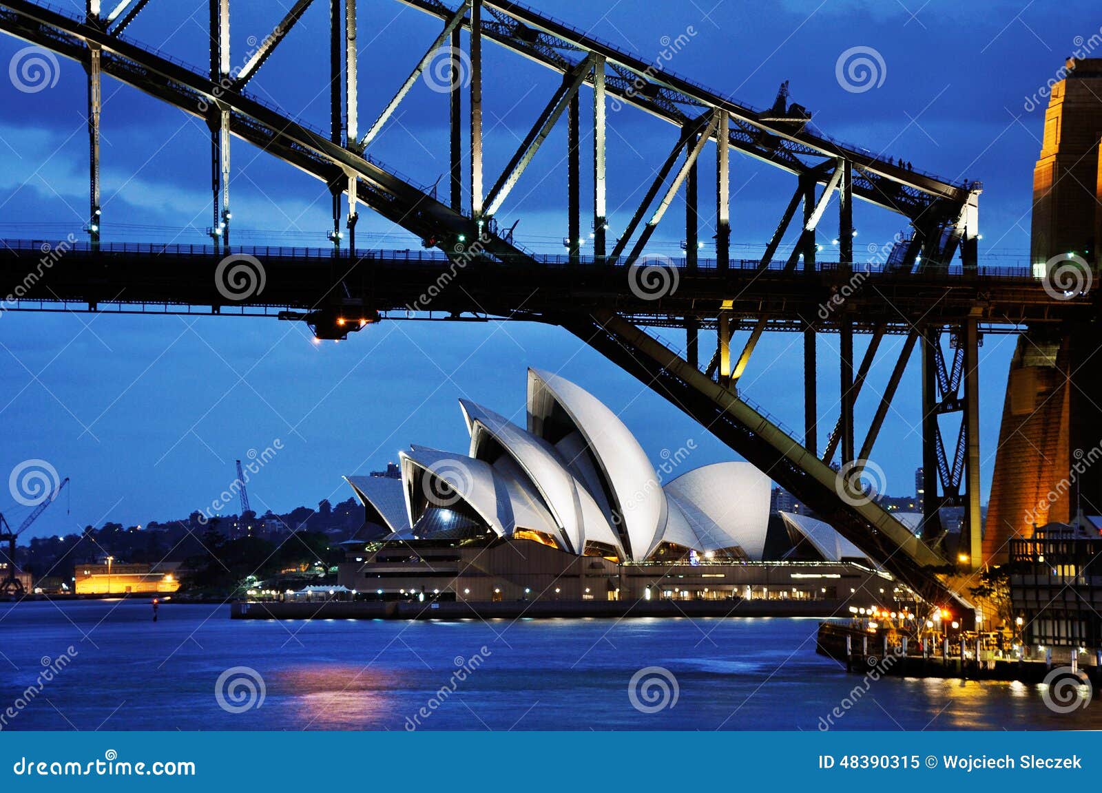 Sydney Opera House E Ponte Do Porto Imagem Editorial - Imagem de luzes ...